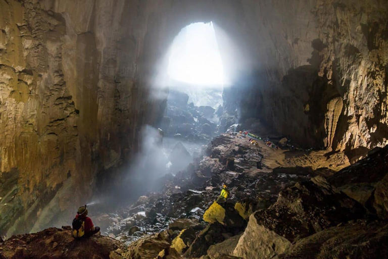 A man found a cave bigger than a Boeing 747 in the Vietnam jungle. It ...