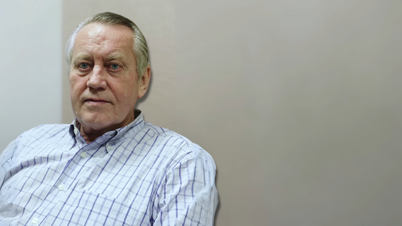 Worth $1.3 billion… living like an ordinary man