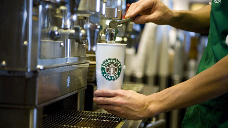 The key steps for brewing coffee, according to Starbucks' training manual