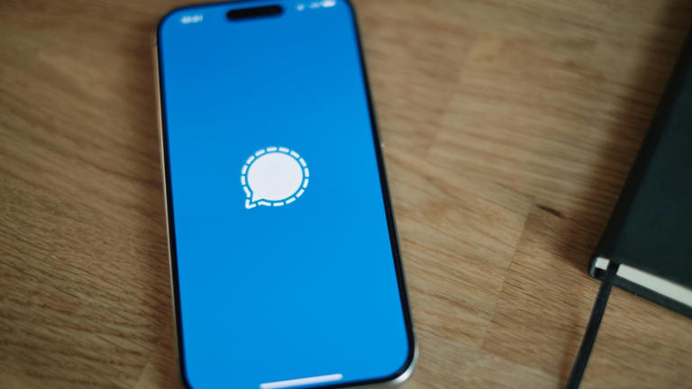 Apple patches iPhone bug that let police tools recover deleted Signal ...