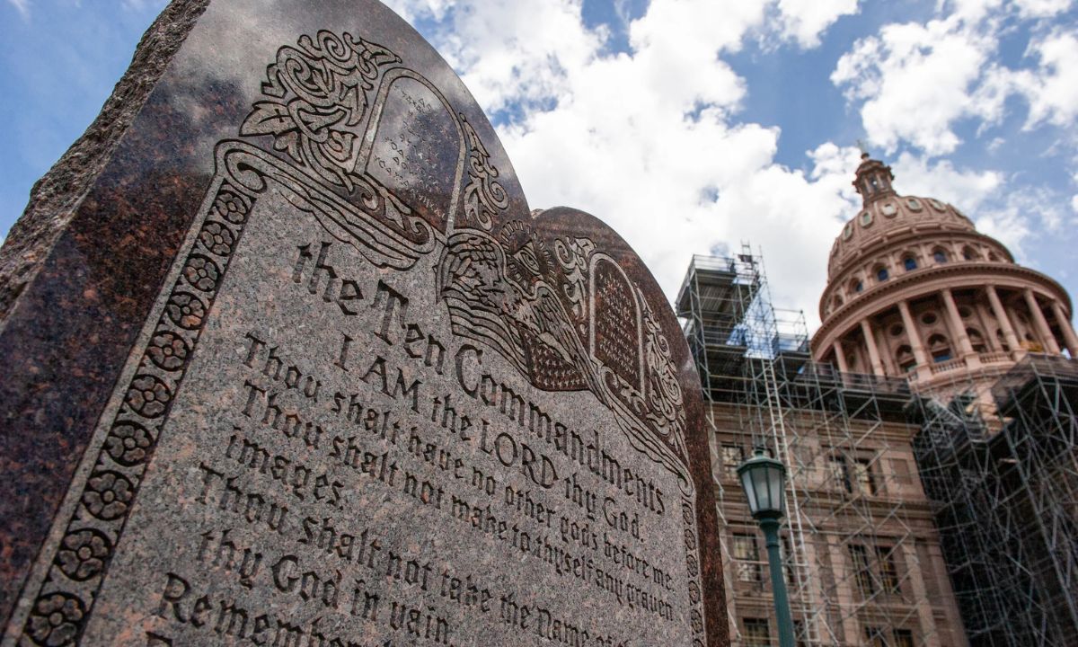 Texas can require Ten Commandments in classrooms, court says