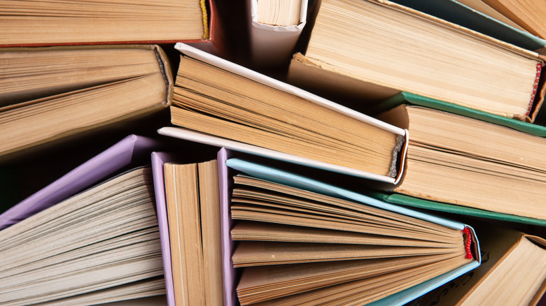20 savvy tips for storing your books without using a bookshelf