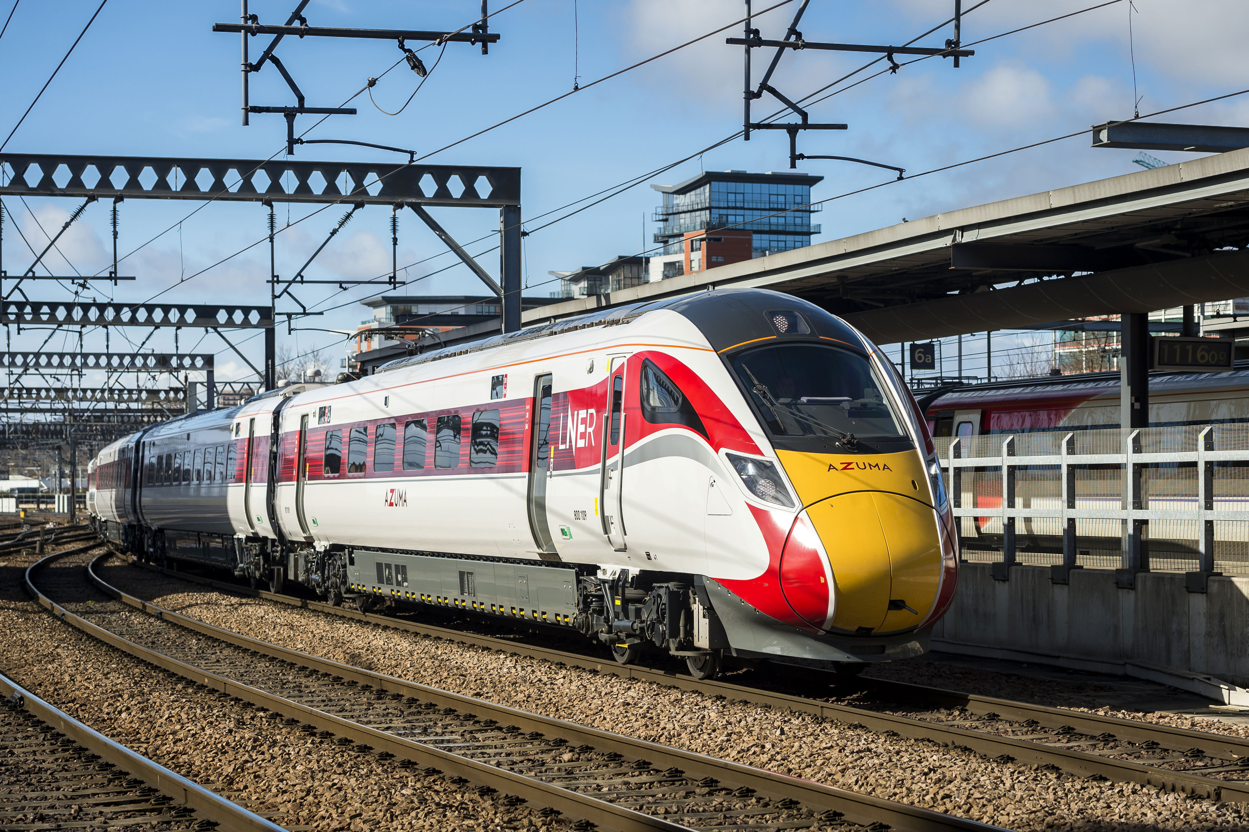 Rush hour delays expected at Leeds City Station due to fault between ...