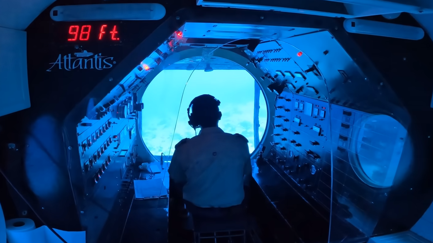 This man survived 24 hours in a submarine - 100 feet below the ocean