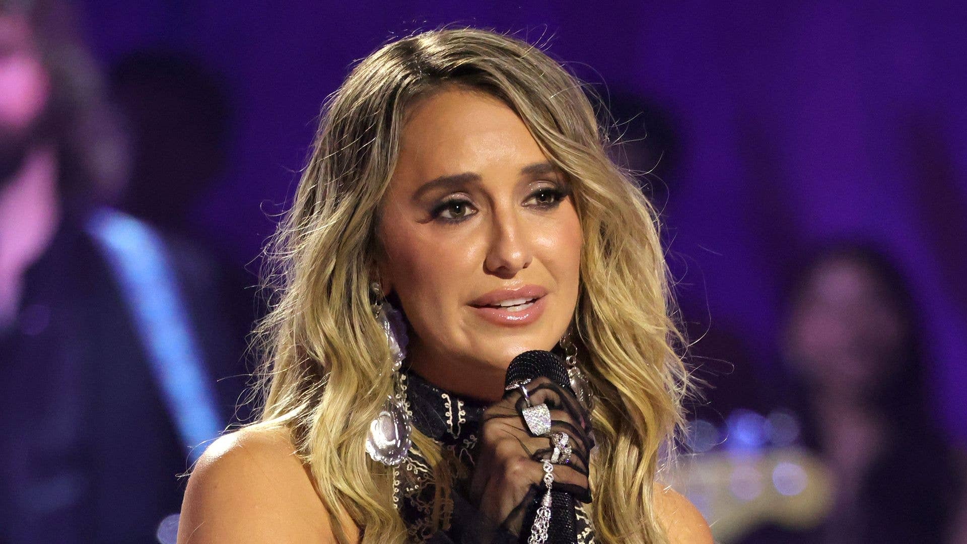 Lainey Wilson's encouraging words after 'several breakdowns' left her ...