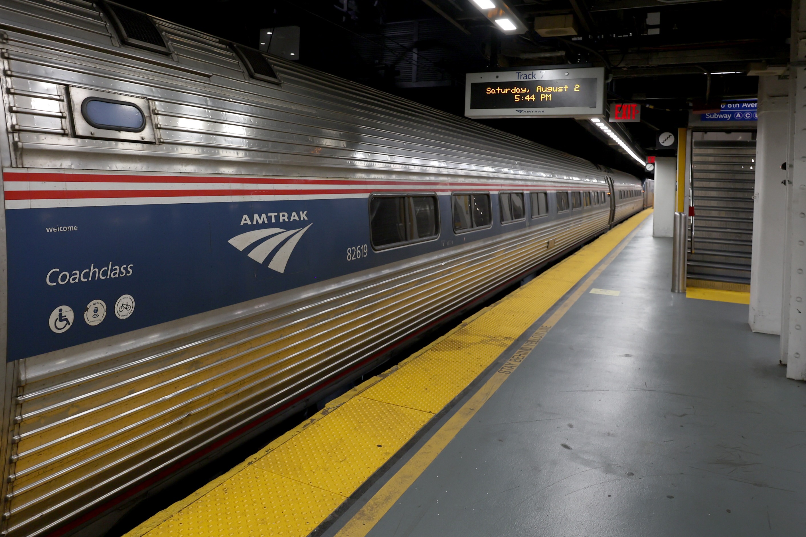 Amtrak drags Metro-North to court after MTA allegedly slows down ...