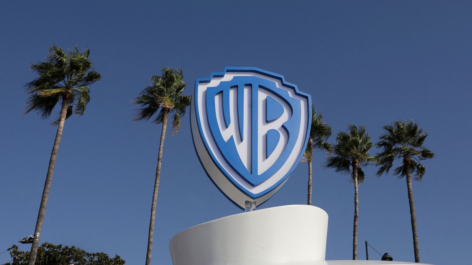 Warner Bros aprueba el acuerdo de fusión con Paramount por 111.000 M de ...