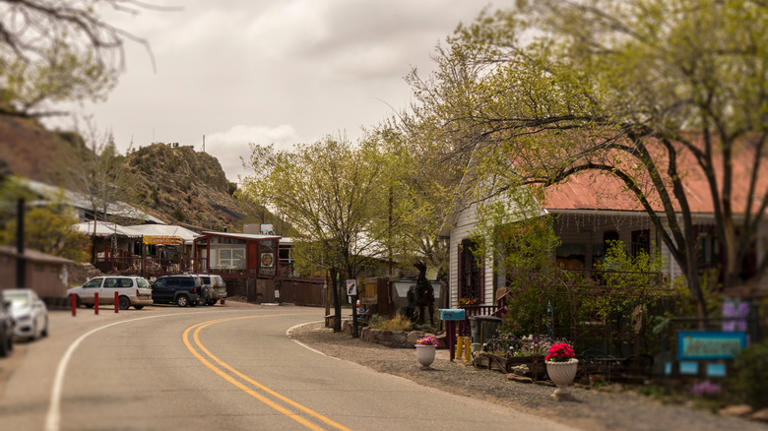 Situated between Albuquerque and Santa Fe is a New Mexico town boasting ...