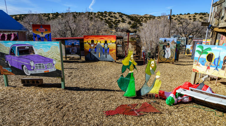 Situated between Albuquerque and Santa Fe is a New Mexico town boasting ...