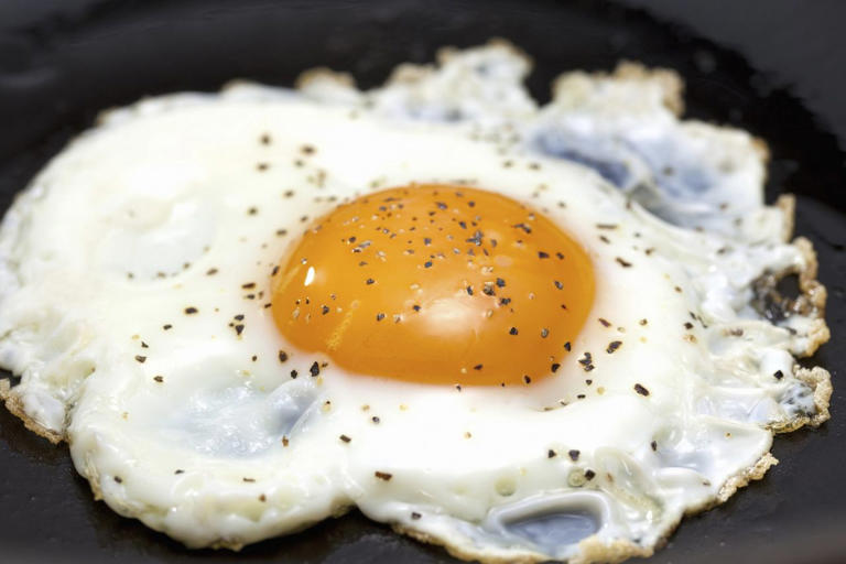 You'll never break a fried egg yolk again with this genius tip