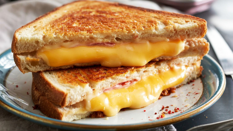 Skip the stove: Make your grilled cheese this way for the best flavor ...