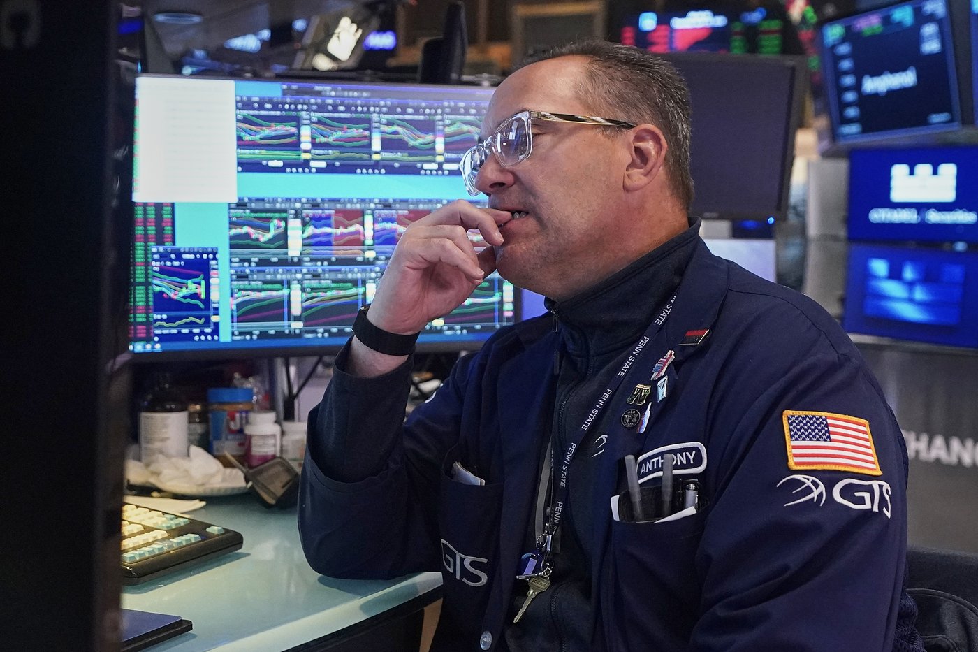 Canadian and US markets drift lower amid continued oil price volatility