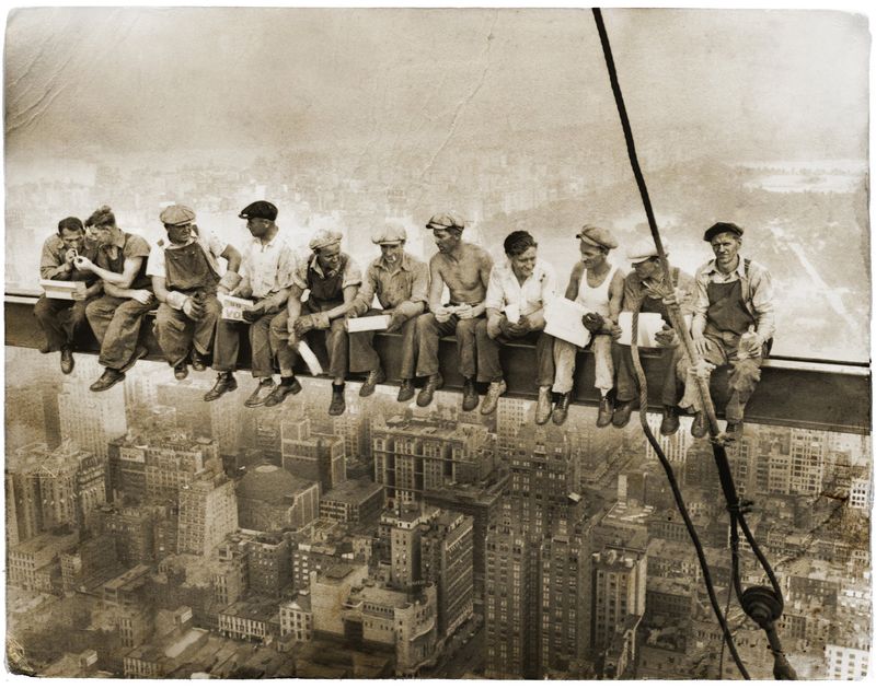 20 rare vintage photos that capture the daily life in the past