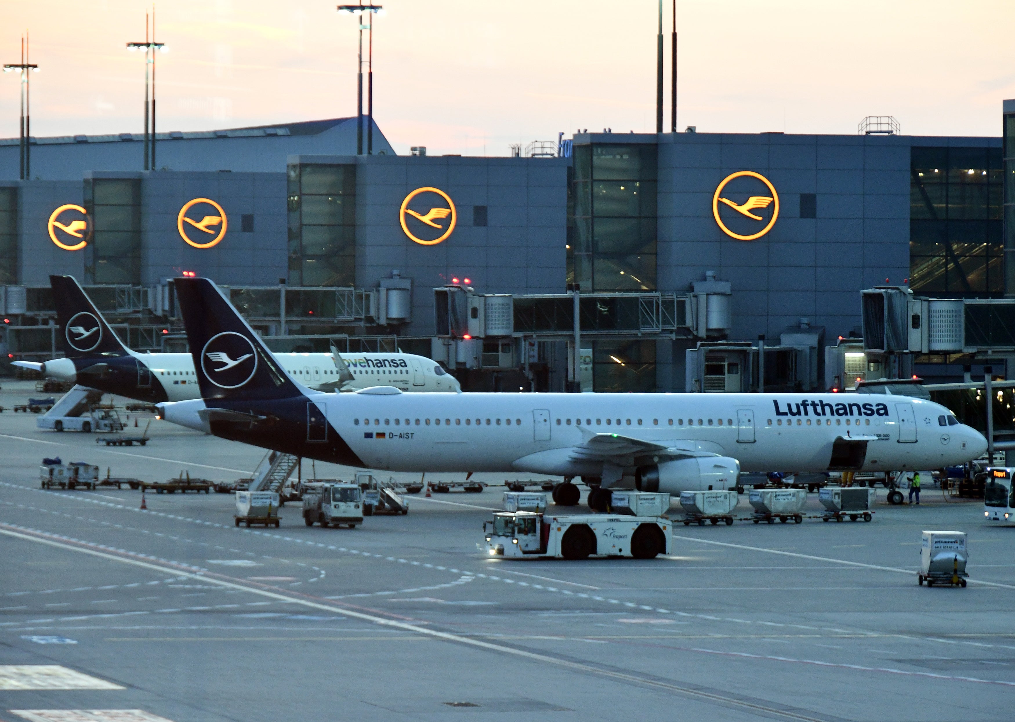 Lufthansa Group introducing no-carry-on basic economy fares next week