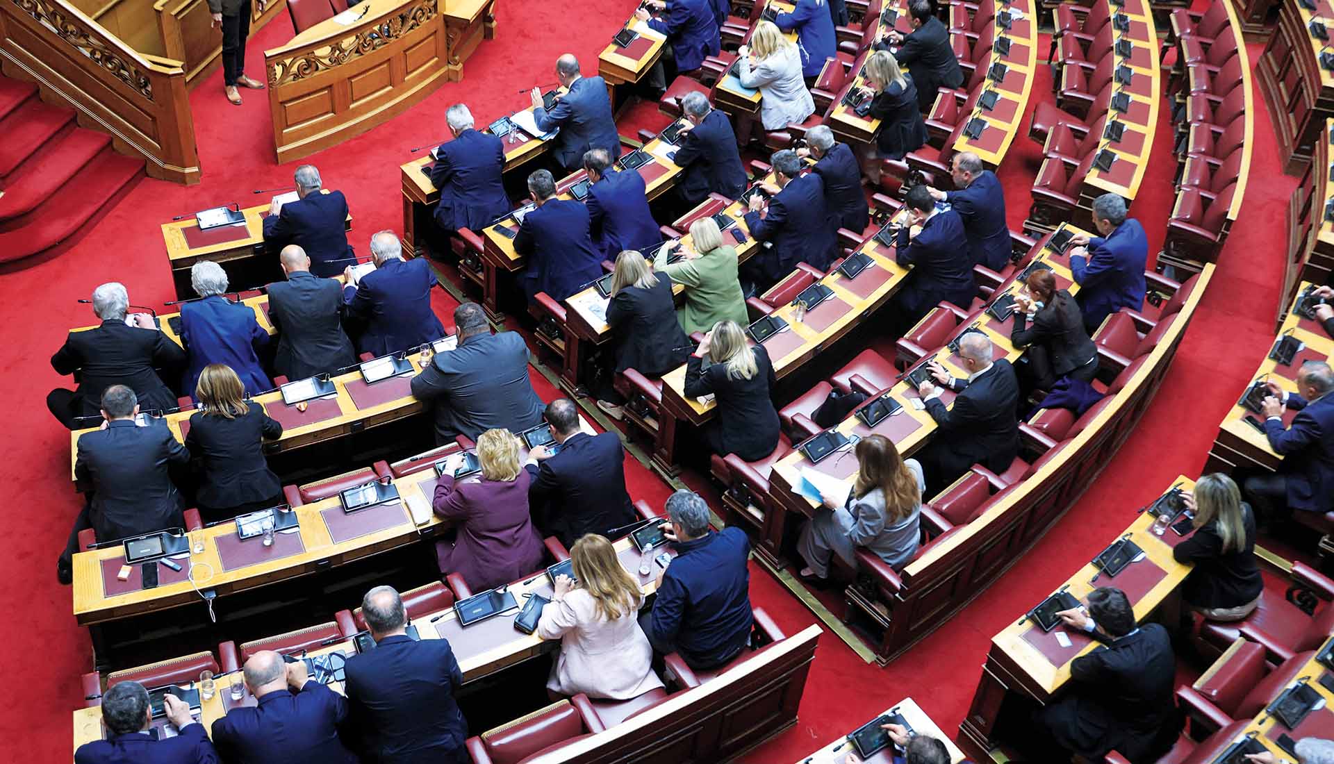 Δεν είναι νομιμοφροσύνη αλλά εκβιασμός