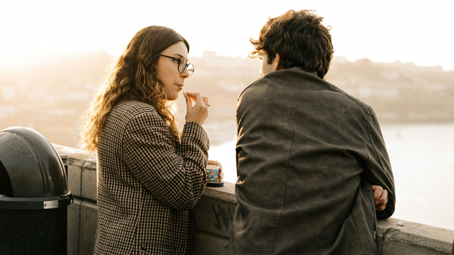 20 little things that will always make a woman feel quietly insulted