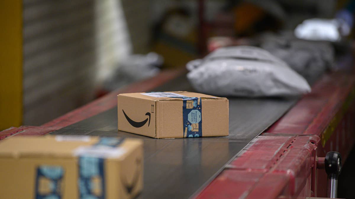 Amazon's bestselling tote bag is $20, and it's the perfect analog bag