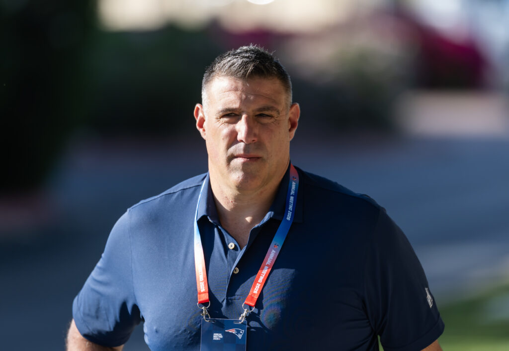 Mike Vrabel, Dianna Russini caught red-handed in newly released photos