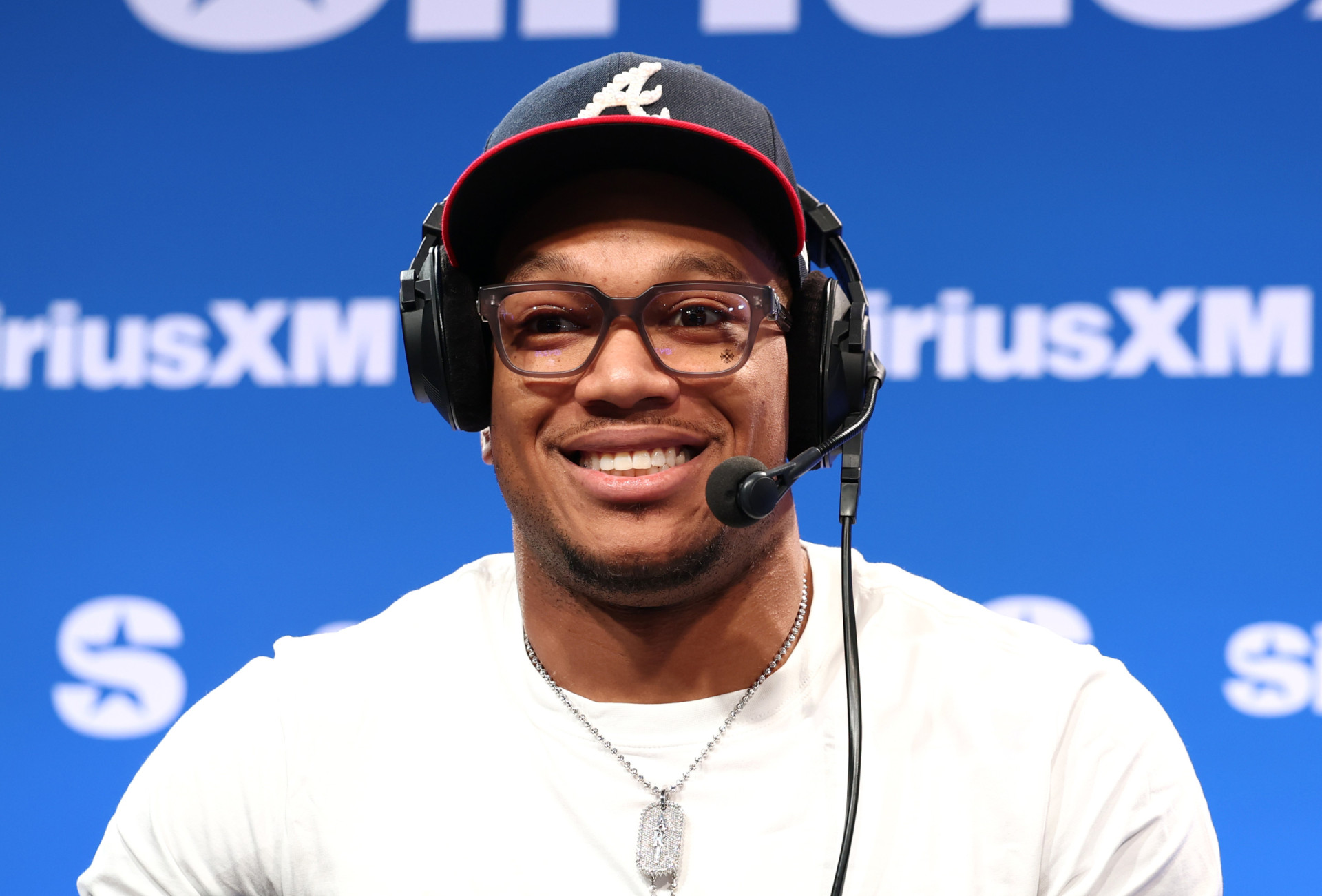 30 NFL players who are both talented and attractive