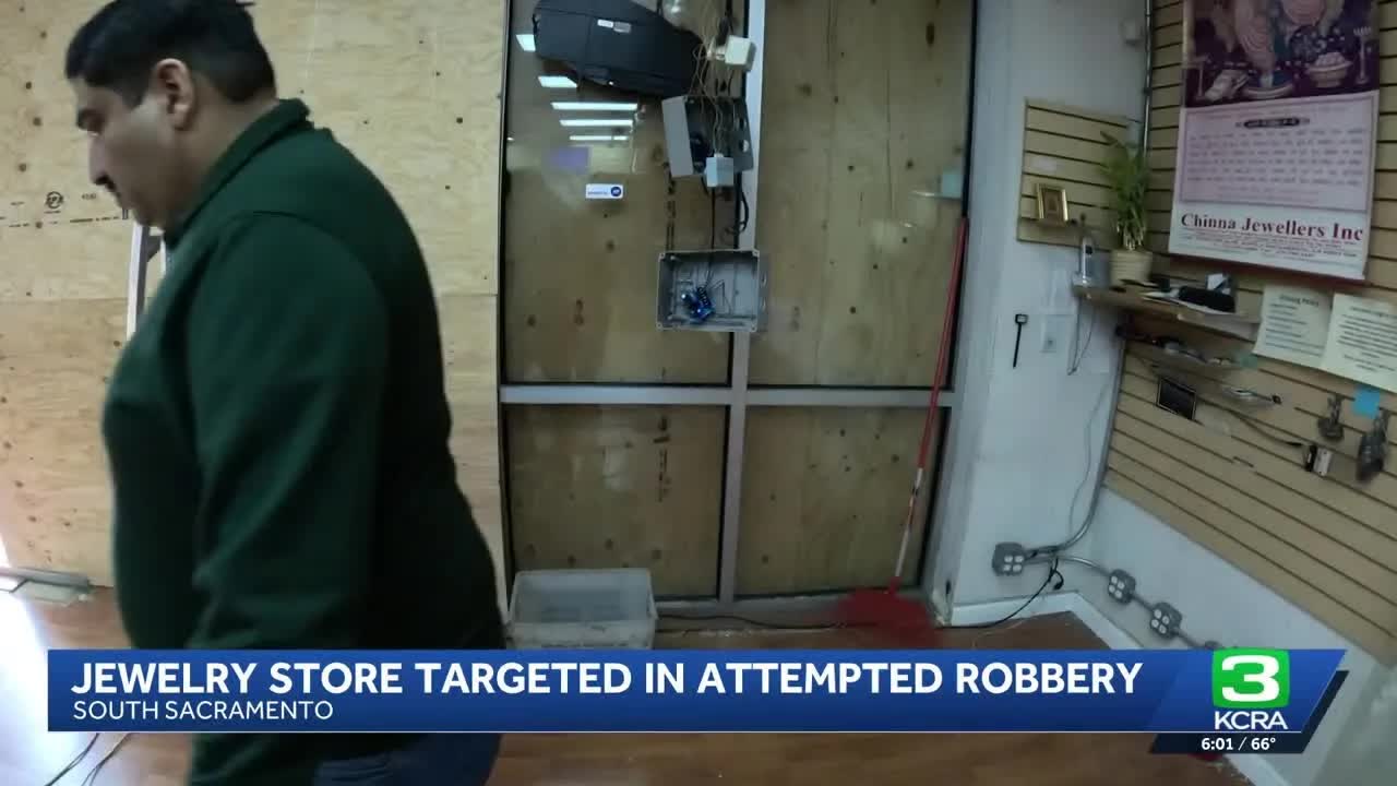 South Sacramento jewelry store rammed by vehicle in violent break-in