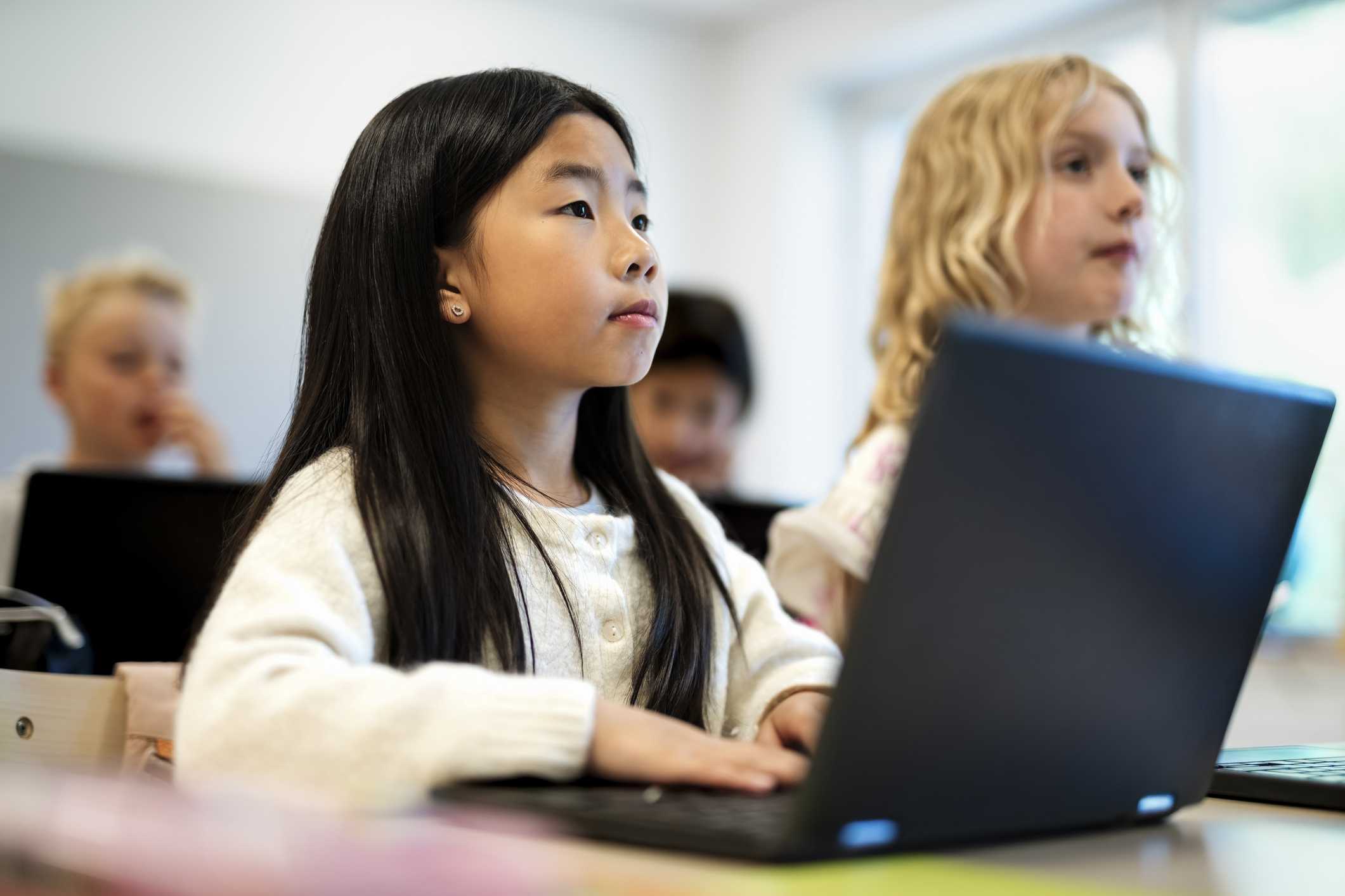 Los Angeles becomes first major US school district to require screen ...