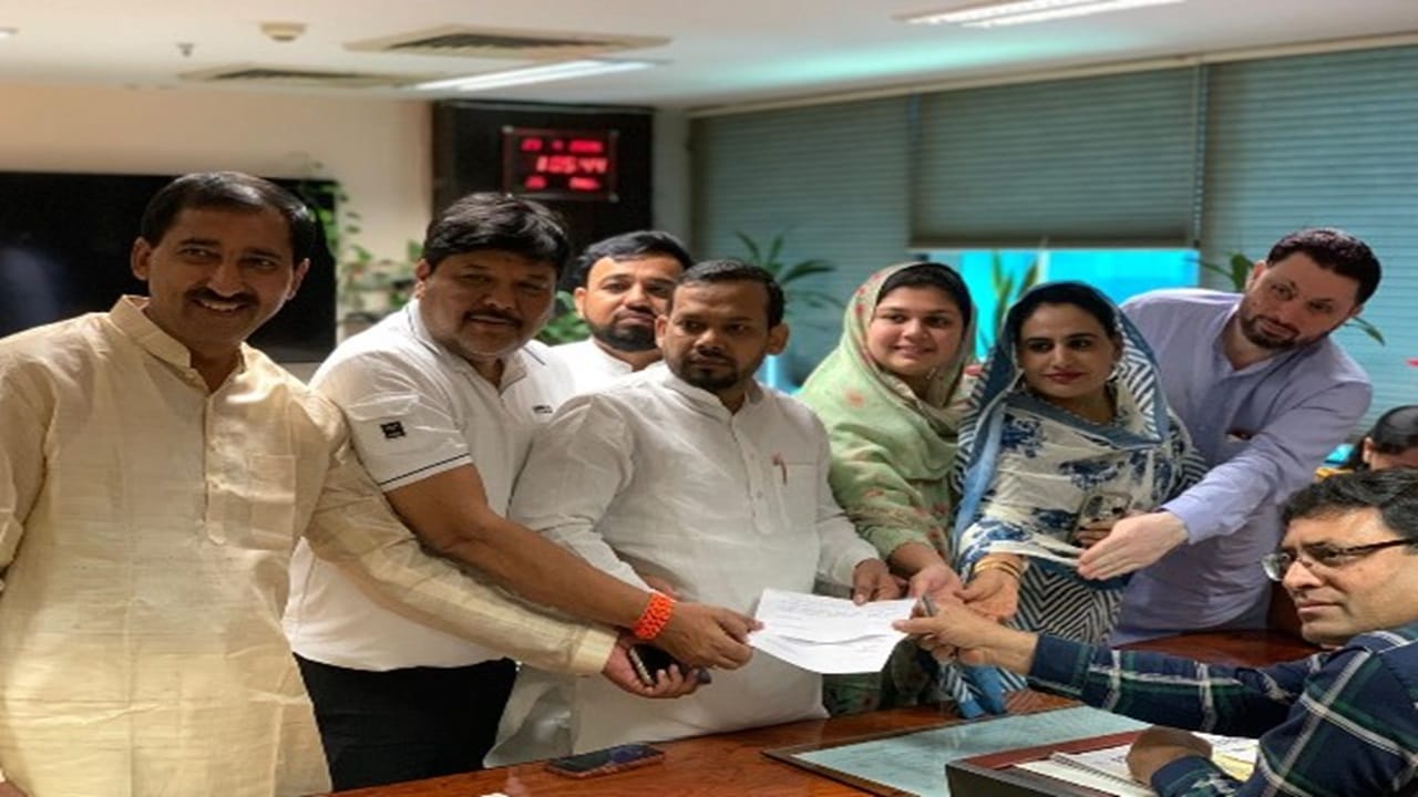 MCD mayor elections: BJP, Congress file nominations, AAP to stay away