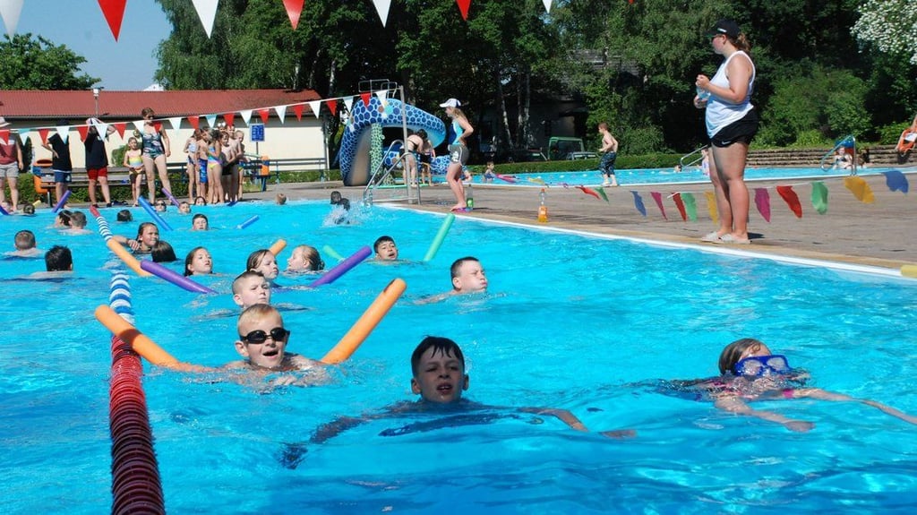 Jeder Meter zählt beim 12-Stunden-Schwimmen für den guten Zweck