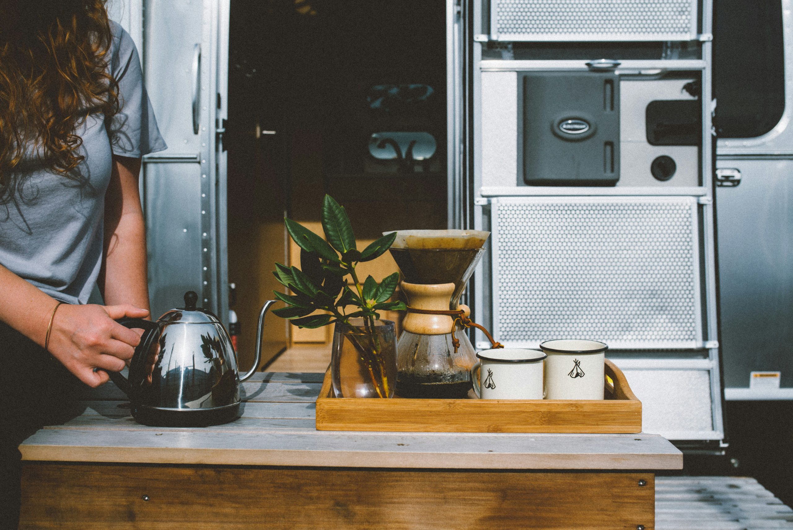 15 tips to master the slow living movement without spending more