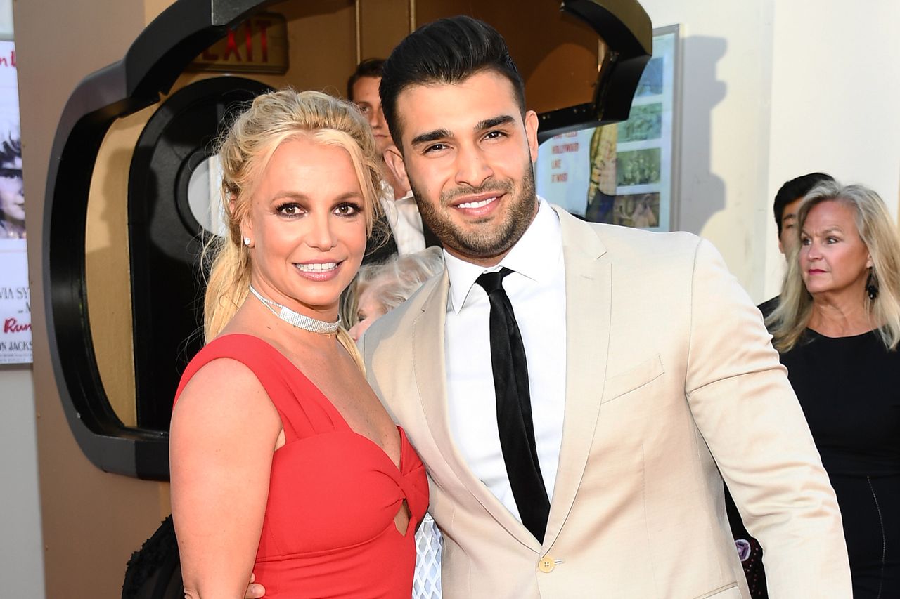 Britney Spears' ex-husband Sam Asghari reacts to singer checking into ...