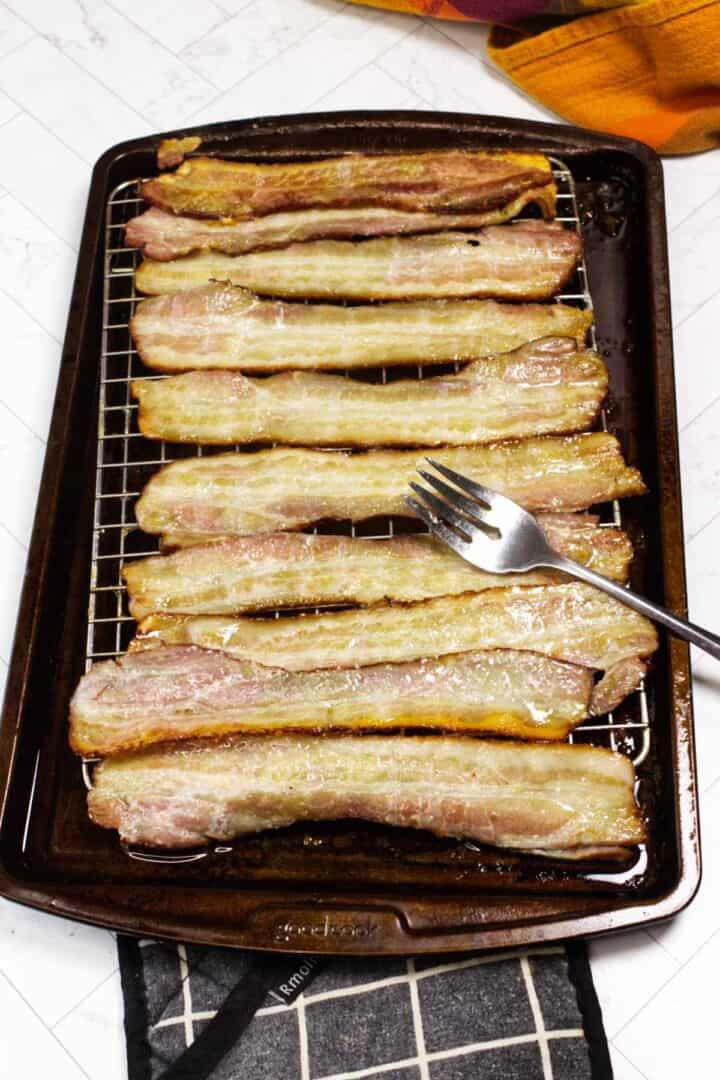 How to cook bacon in the oven (sheet pan method)