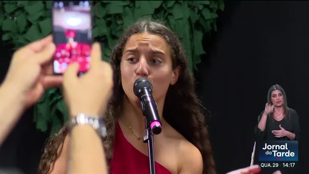 Homenagem a Lua Afonso. Aguiar-Branco foi conhecer a jovem pessoalmente