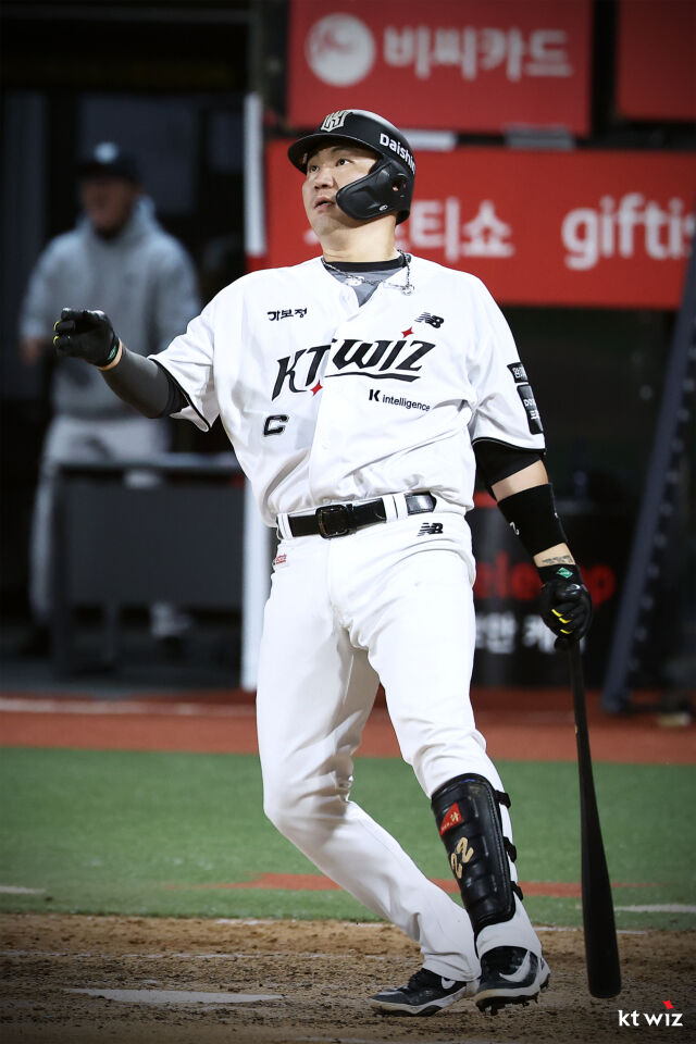 지고 있어도 (주자) 나가면 이길 것 같은 느낌 미리 보는 KS서 2연속 연장 끝내기라니, 장성우가 전하는 팀 분위기 [MD수원]