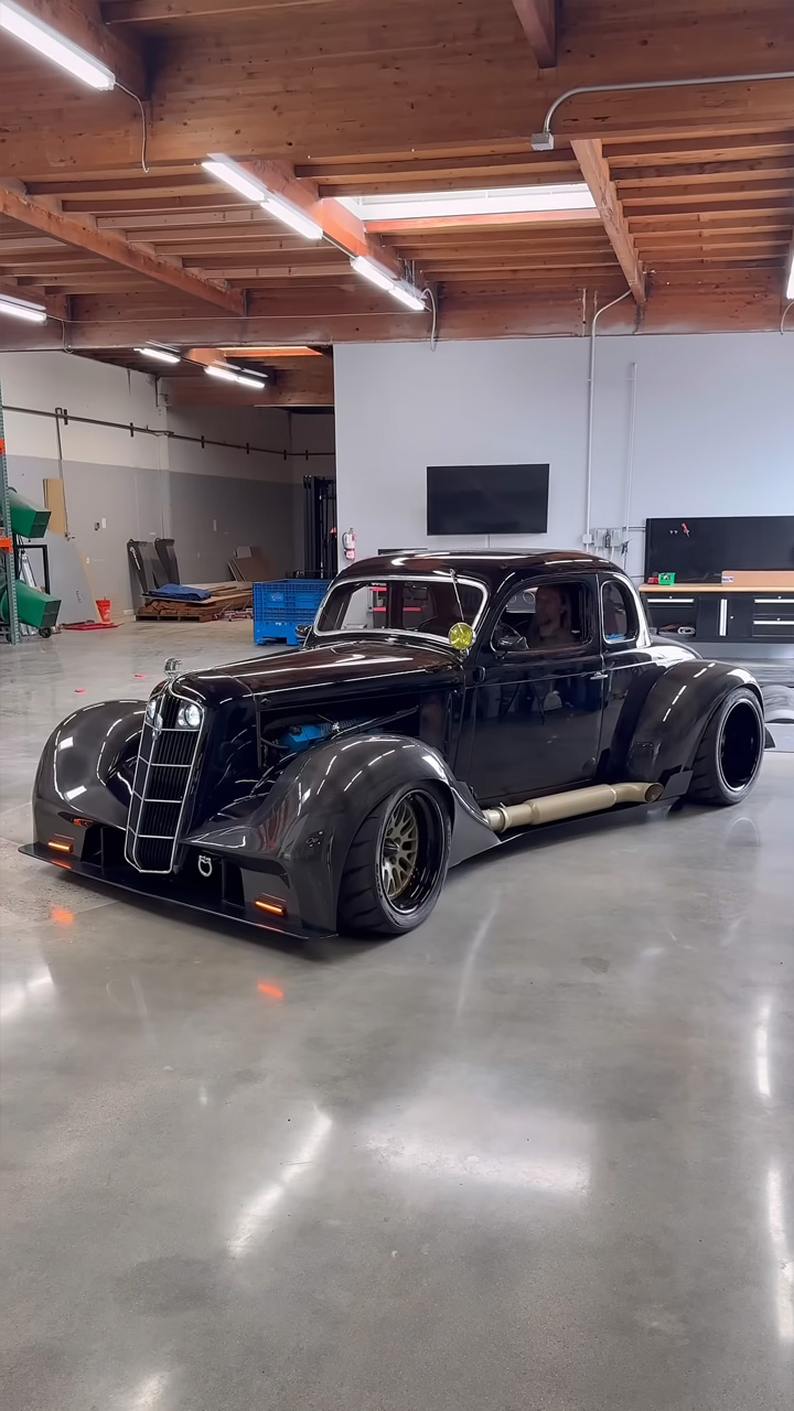9.0L V10 hot rod hits throttle and roars loud