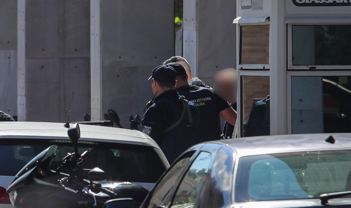 Την Πέμπτη απολογείται ο 89χρονος «πιστολέρο» που σκόρπισε τον τρόμο σε ...