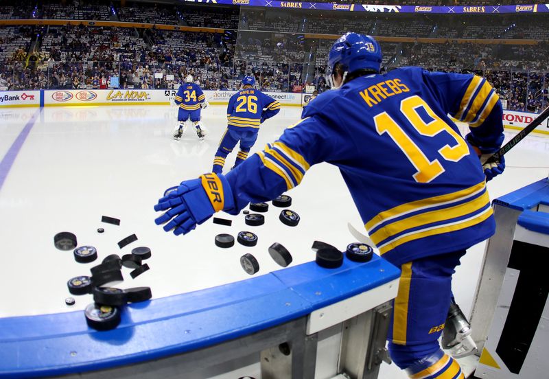 NHL-Buffalo crowd rescues Canadian anthem after mic fails at NHL ...