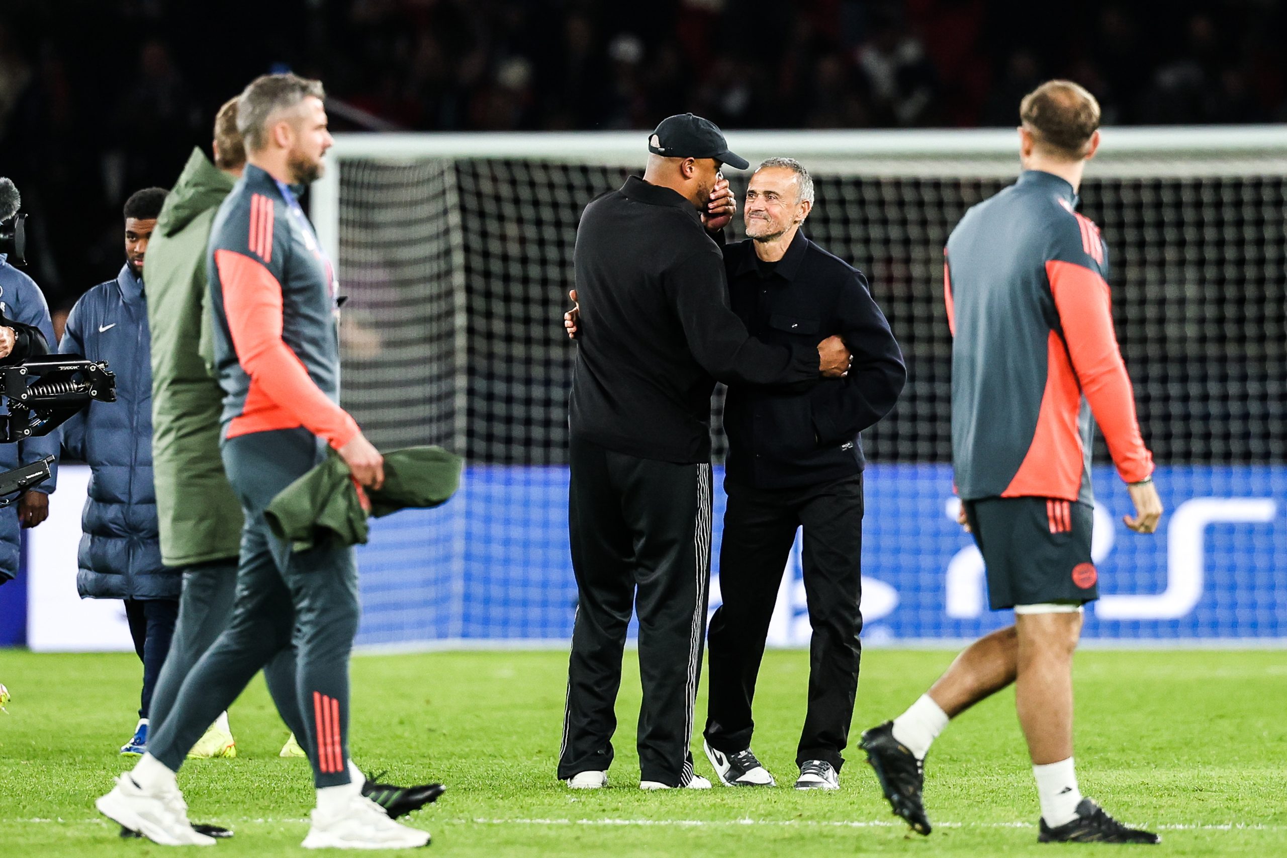 PSG/Bayern Munich – Kompany critique l’arbitrage et applaudit les équipes