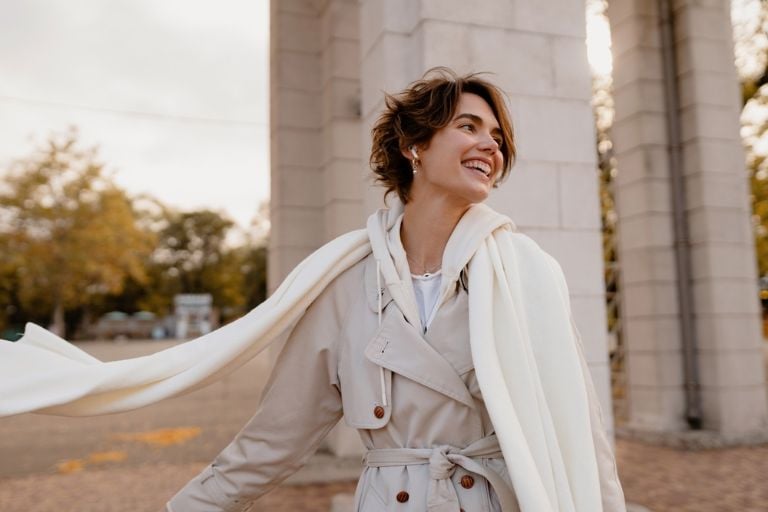 El abrigo largo pasó de moda: esta es la prenda que es calentita y será ...