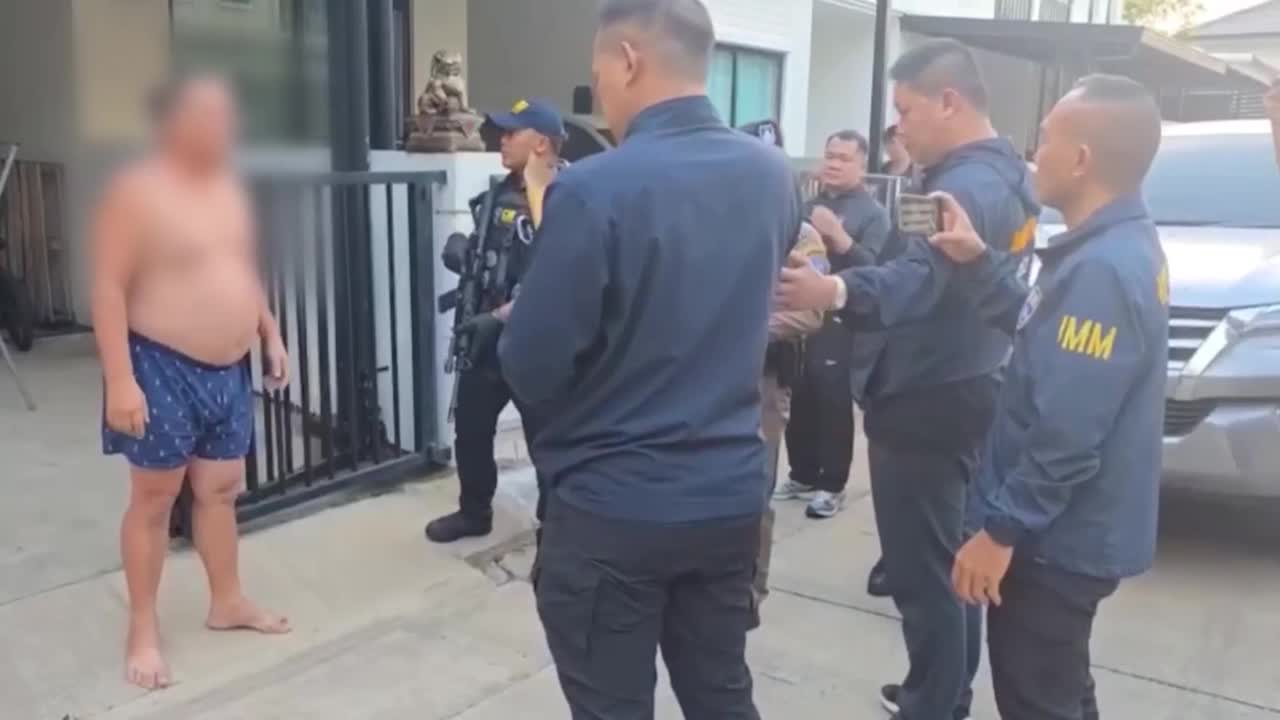 Australian fugitive wanted over 'child abuse and drugs' sailed yacht ...