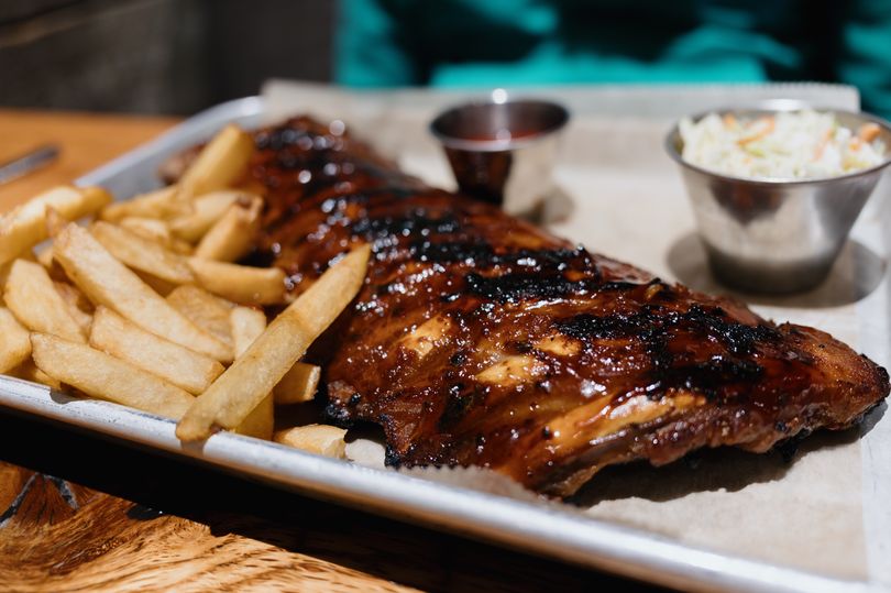 Smokey Bones BBQ chain abruptly closes all locations as workers are ...