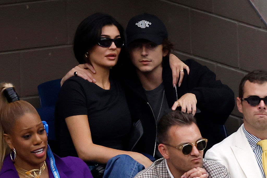 Kylie Jenner takes the kitten heel thong sandal courtside