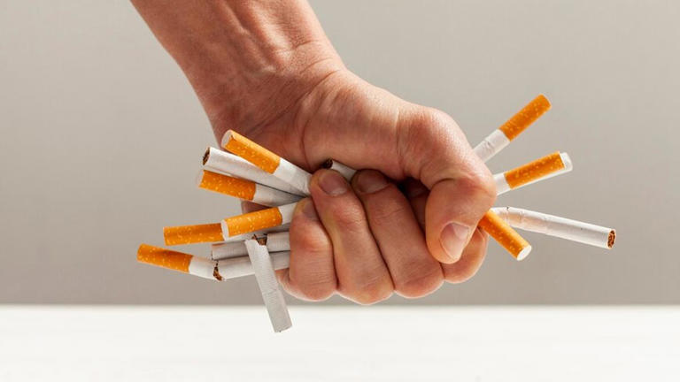 Do cigarettes affect gym gains? A doctor explains the impact of smoking ...