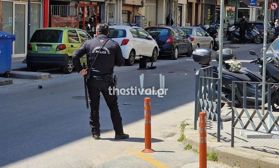Θεσσαλονίκη: Απομακρύνθηκε ο 20χρονος που ζητούσε βοήθεια και πετούσε ...