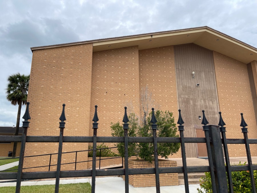 Congresswoman tours migrant facility holding pregnant teens: 'What are ...