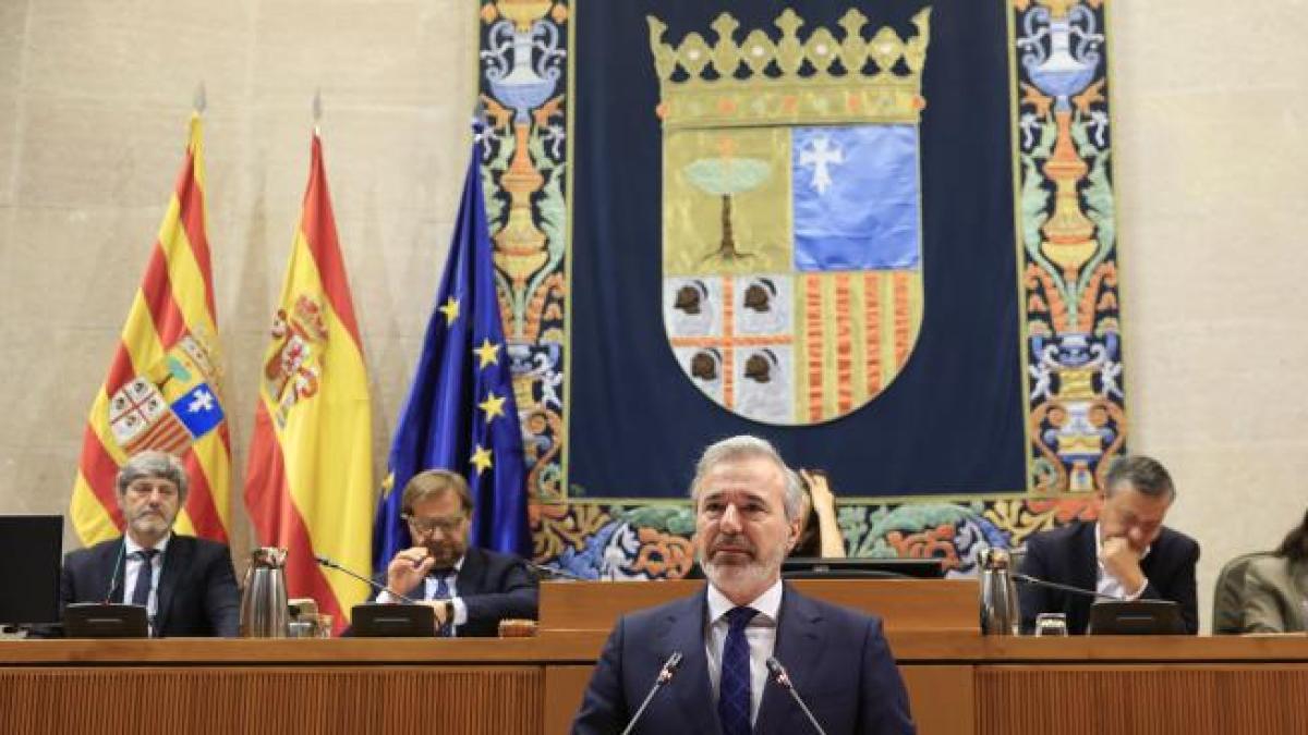 Azcón, investido presidente de Aragón con los votos de Vox