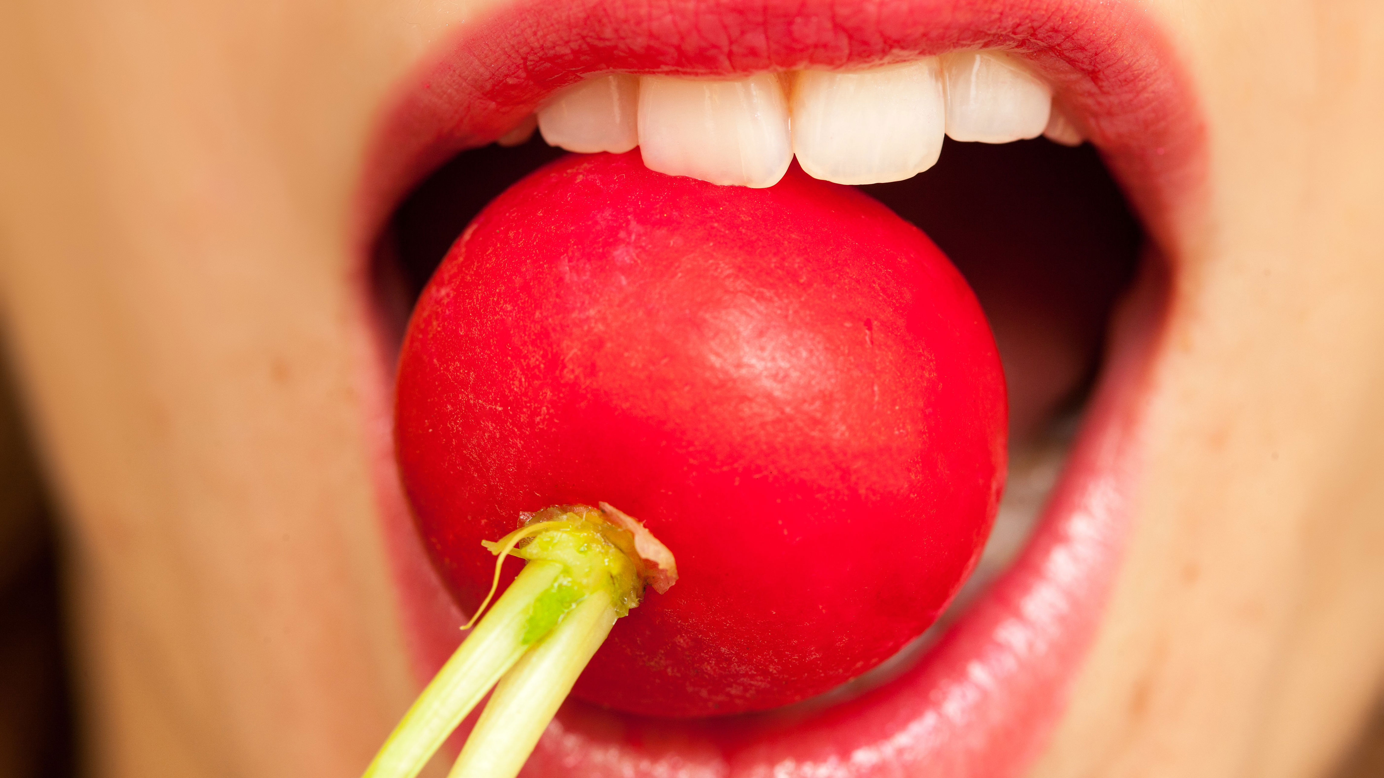 Kto nie może jeść rzodkiewki? Dietetyczka mówi wprost