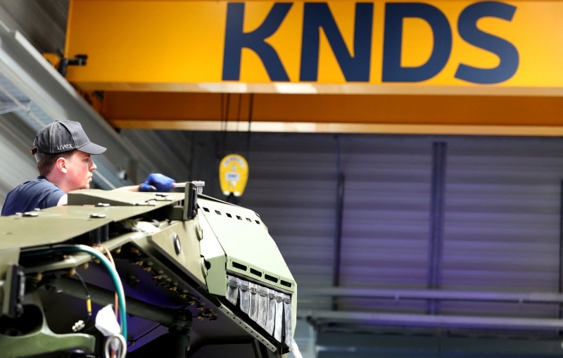 كيه.إن.دي.إس للدبابات تحقق في صفقة مع قطر من عام 2013