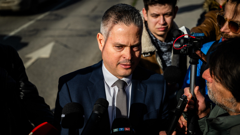 Sára Botond 70 milliós végkielégítést osztott szét 6 fős stábjában