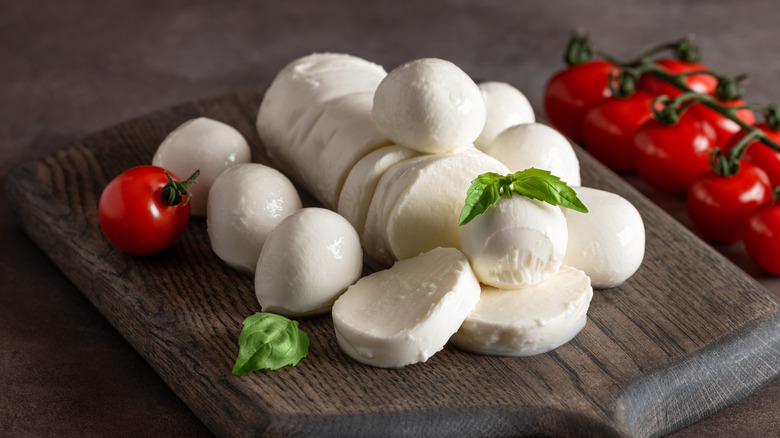 9 different types of mozzarella cheese and how to best use them
