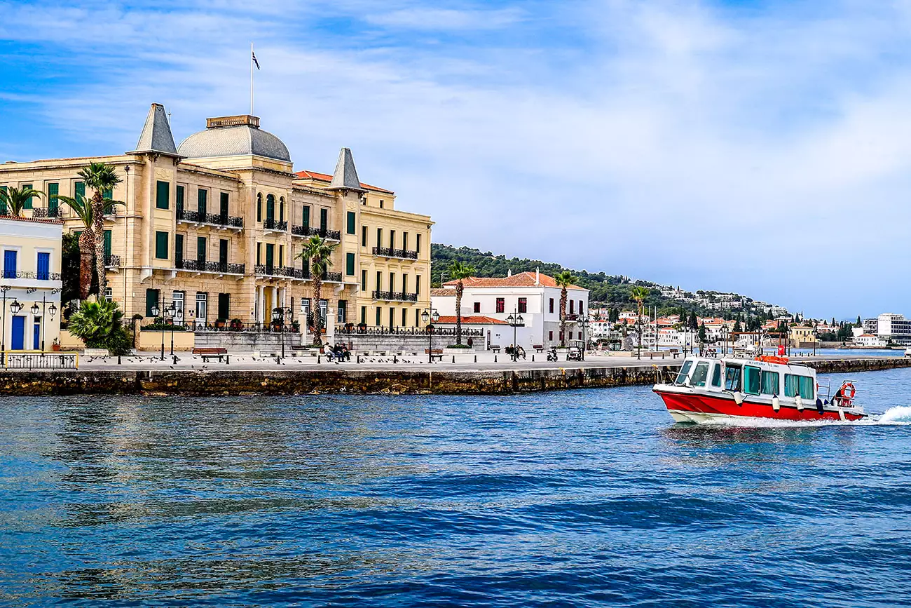 Σπέτσες: Αρχοντιά και ιστορία