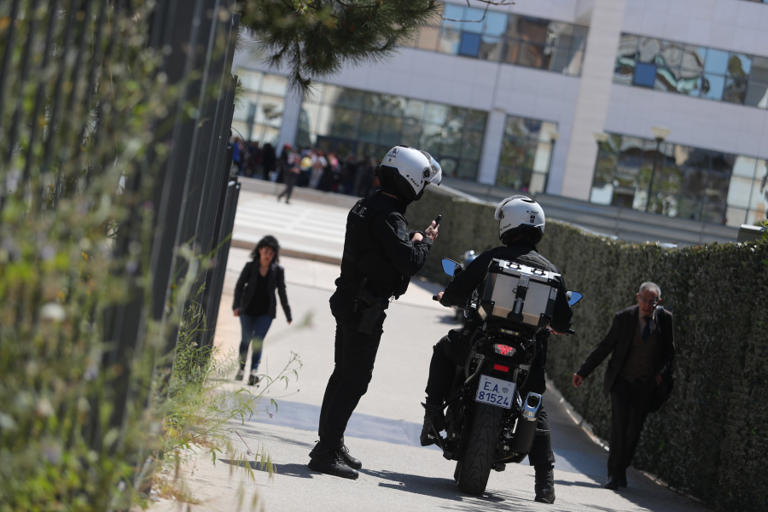 «Ξέφραγο αμπέλι» το Πρωτοδικείο της Αθήνας: Ο προϊστάμενος «δίνει» την ...